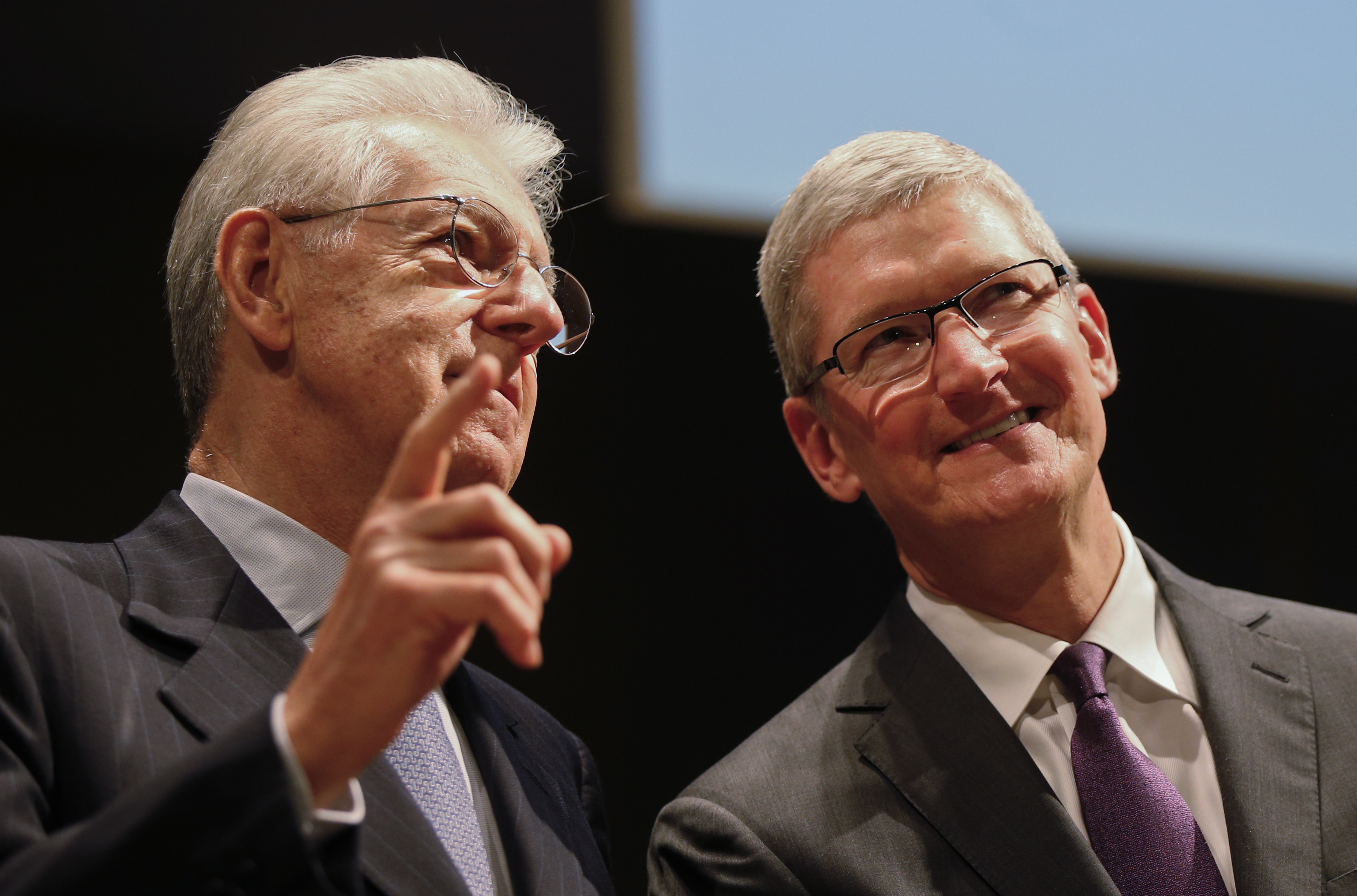 Apple Boss Pushes Business To Help Solve Social Problems - Electrical ...