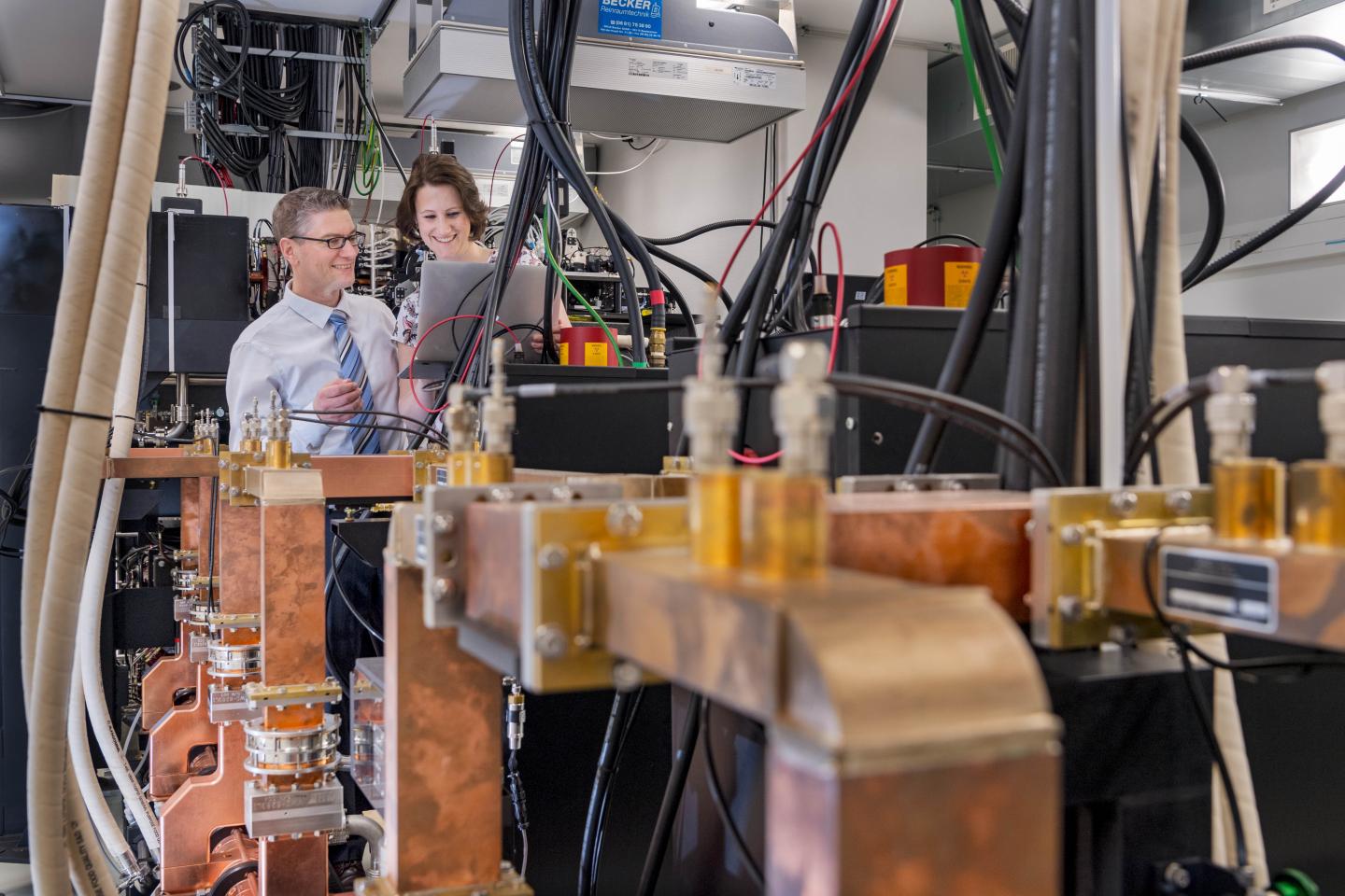 Angiography: Miniature Particle Accelerator Saves on Contrast Agents ...