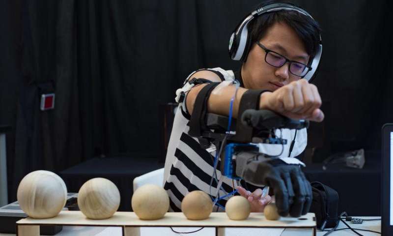Tactile Feedback Adds “Muscle Sense” to Prosthetic Hand - Medical ...