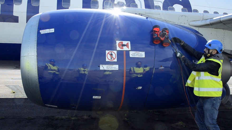 Watch This Aircraft-Inspection Robot Climb All Around a Boeing 737 ...